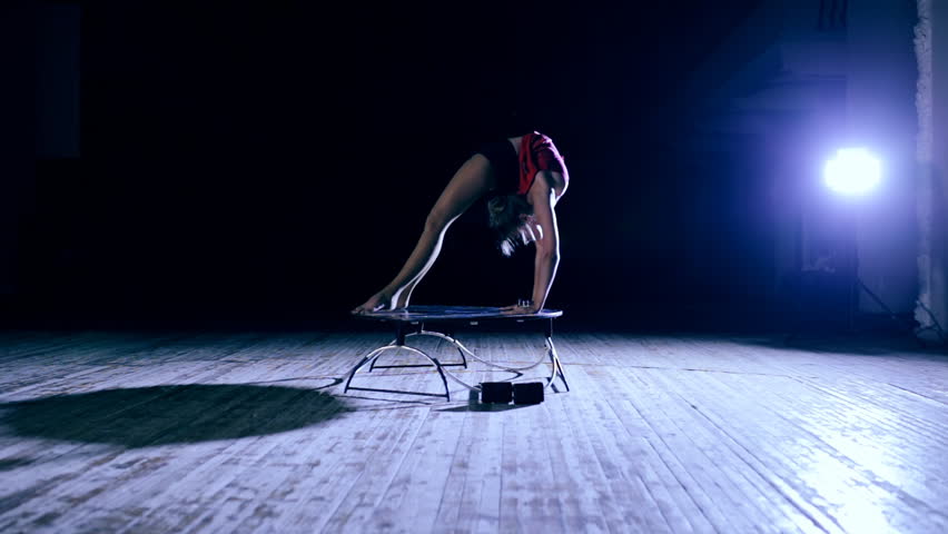 Contortionists Meaning Contortionist Definition/meaning